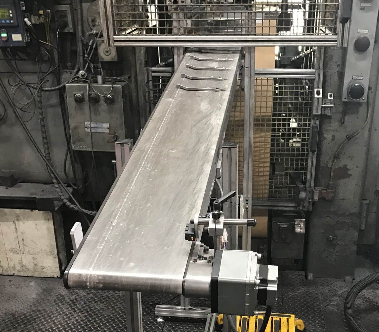 Parts Transport using LP Series Conveyor - Mini-Mover Conveyors