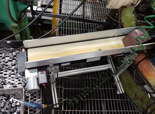 Oily Parts Transfer with Lite Series Mini-Mover Conveyor - Mini-Mover ...