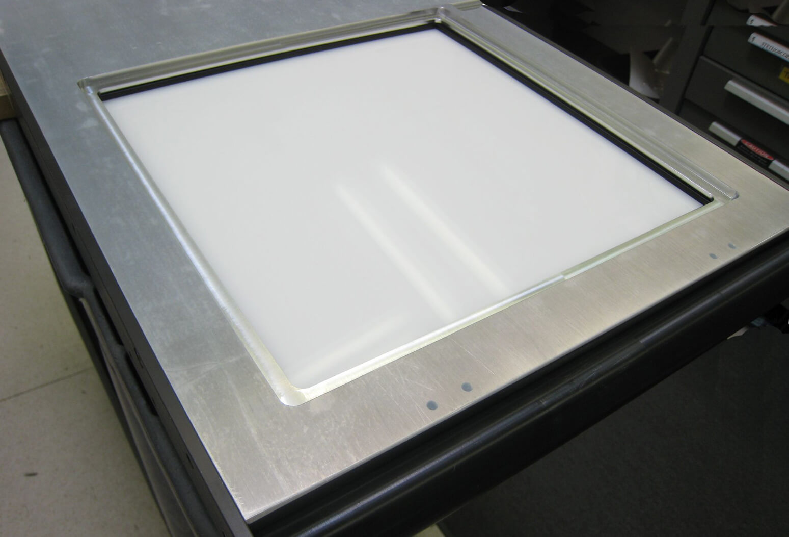 Conveyor Backlights Aid in Robot Inspection - Mini-Mover Conveyors